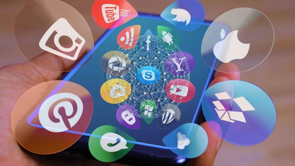 5 Simple Ways To Get More Attention Online - Alexander Belsey | Tealfeed